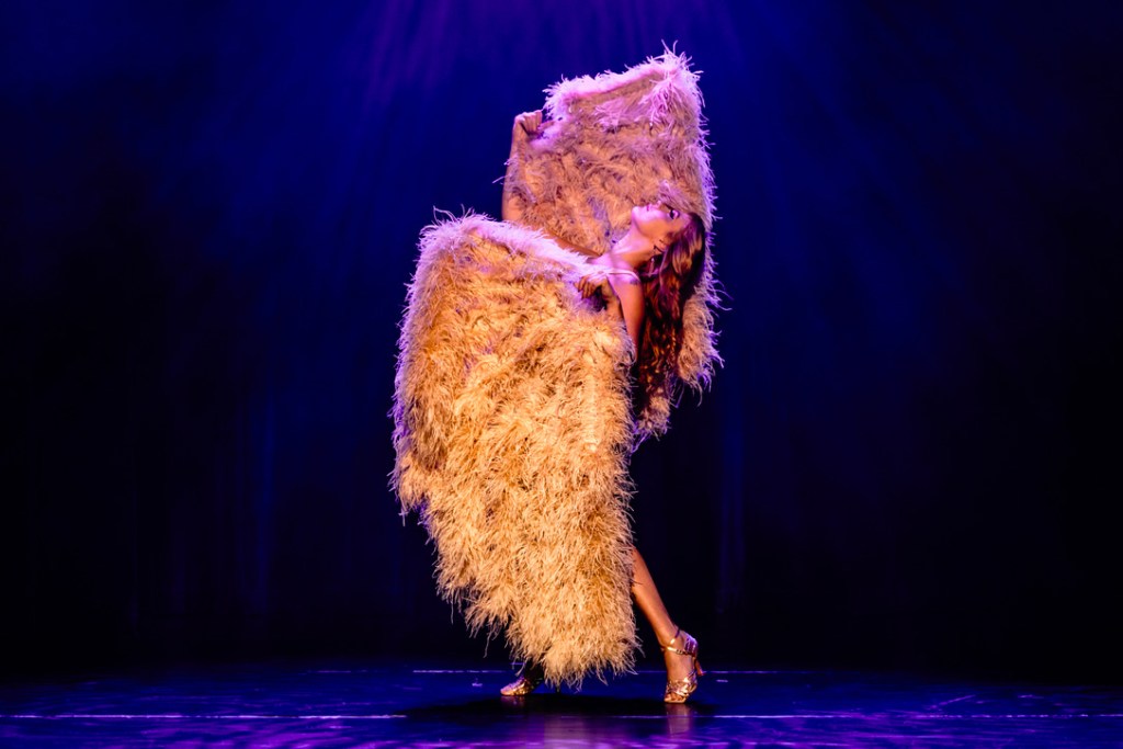 Burlesque Acts - Kyra Clouds